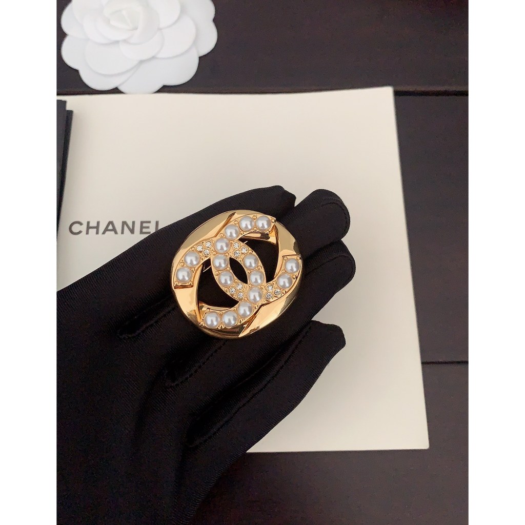 Jual Chan@el New female hollow pearl white pearl diamond brooch ...