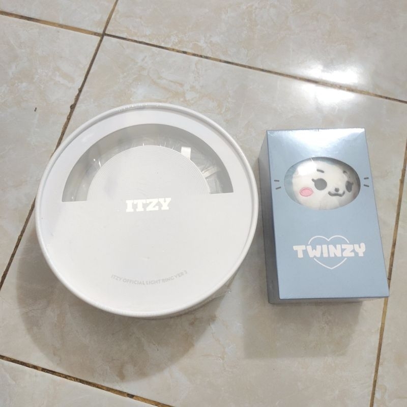 Jual Doll merchandise itzy official twinzy lightring v2 sealed ...