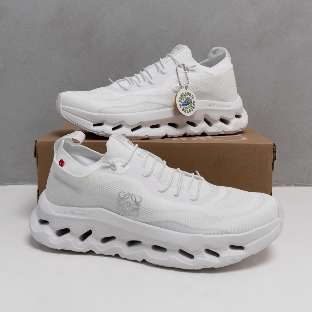 Jual Sepatu Running Loewe x On Running Cloudtilt All White | Shopee ...
