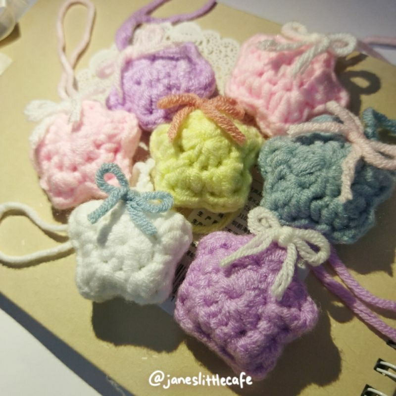Jual [CUSTOM PRE-ORDER] Crochet Puffy Star with a bow Charm • bag charm ...