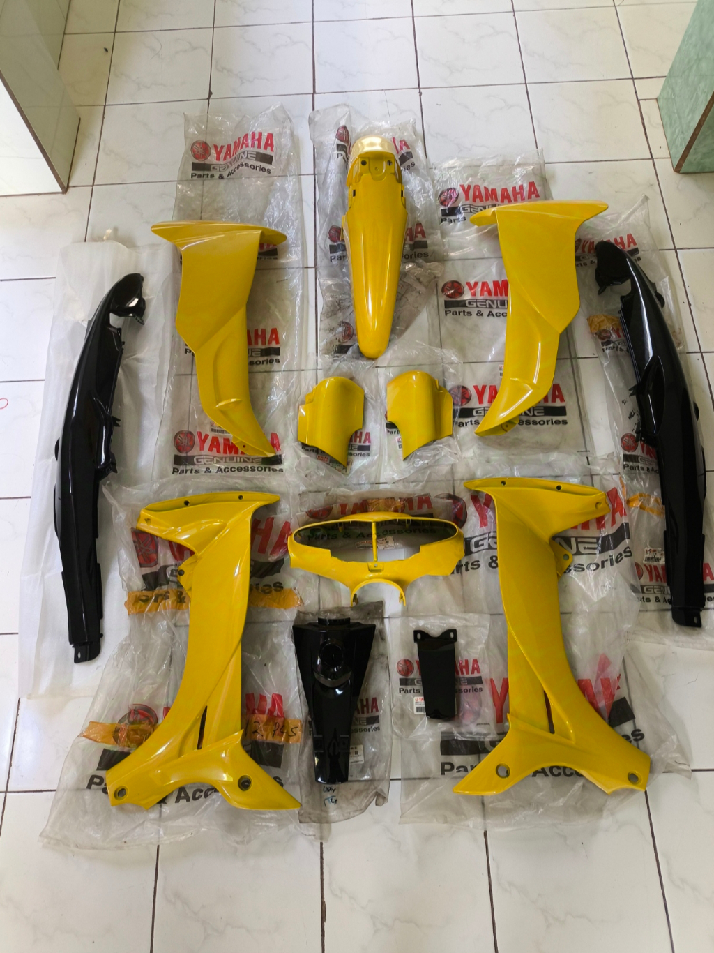 Jual body bodi halus set fullset jupiter z kuning hitam 2003 - 2004 ...