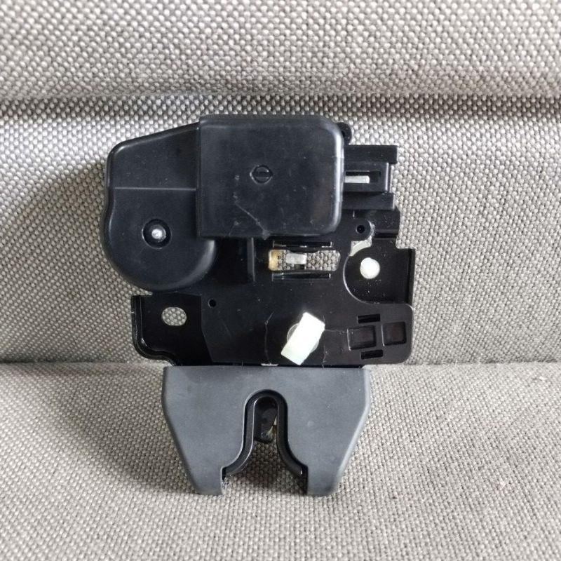 Jual DOORLOCK BAGASI BELAKANG NISSAN TEANA ORIGINAL NISSAN 84631-JN00A ...