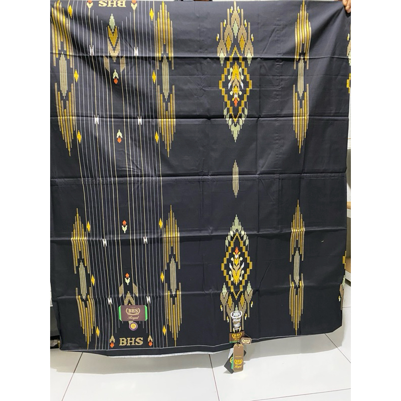 Jual SARUNG BHS ROYAL GOLD BLACK SERIES ITG STB SCA | Shopee Indonesia