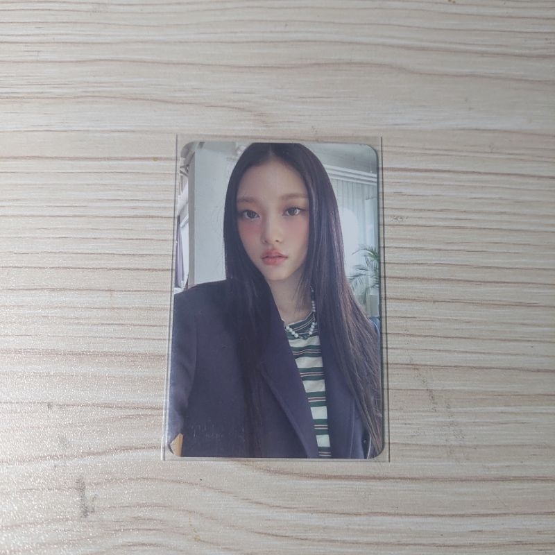 Jual PHOTOCARD HAERIN WEVERSE ALBUM HOW SWEET | Shopee Indonesia