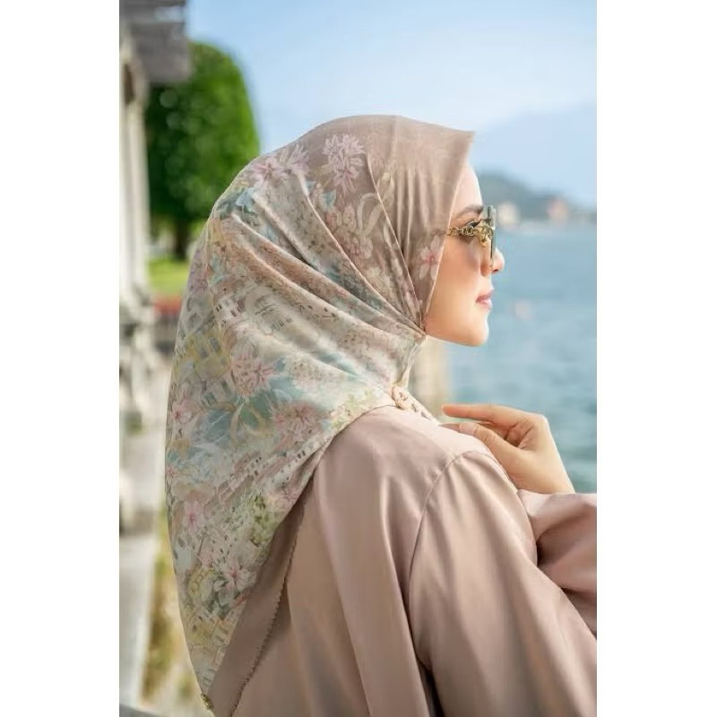Jual Buttonscarves como New Lengkap Box Buttonscarves Original | Shopee ...