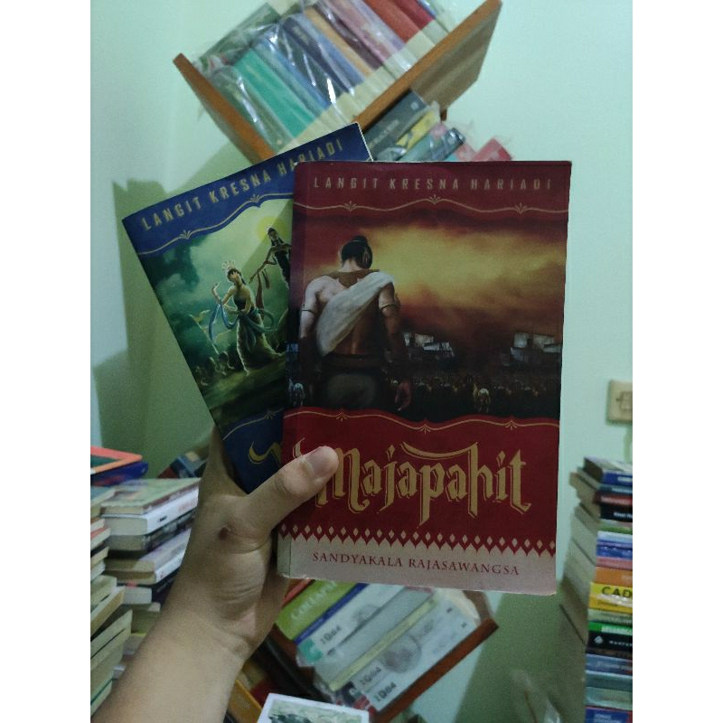 Jual [PRELOVED ORI] Bundle Majapahit 1 & 2 Sandyakala Rajasawangsa - Langit Kresna Hariadi Buku ...