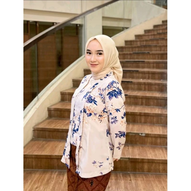 Jual Kebaya Vania Cream Biru Mamasya Kutubaru Modern Bridesmaids ...