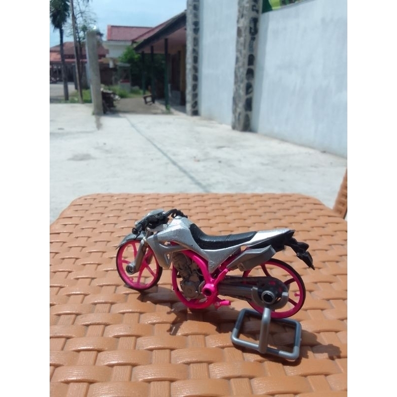 Jual miniatur speda motor crf/surek warna pink | Shopee Indonesia
