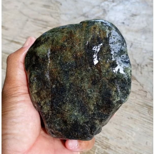 Jual Rough batu badar besi hijau 1165gr | Shopee Indonesia