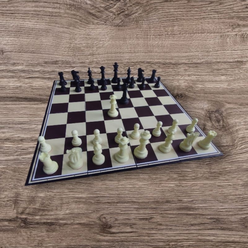 Jual satu paket chess set papan catur lipat 8 + bidak catur ekstra ...