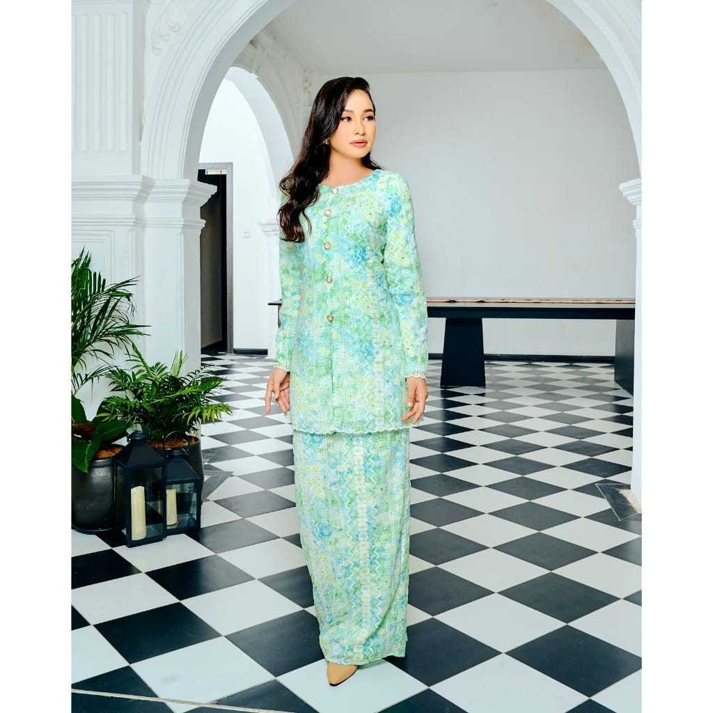 Jual Jemels Yuna Kurung (Kenangan Raya 2025)//Jastip Baju Kurung ...