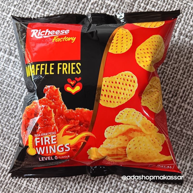 Jual Richeese Factory Waffle Fries Rasa Ayam Pedas / Burger Keju ...