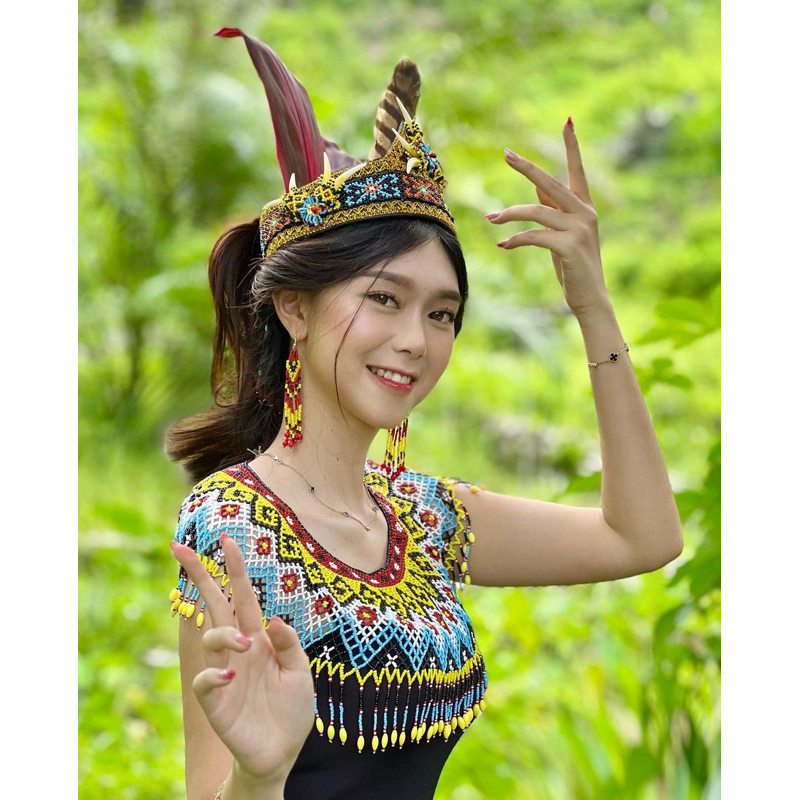 Jual SATU SET ACC TARI DAYAK-TERATAI LEHER-TOPI MAHKOTA TARING-ANTING ...