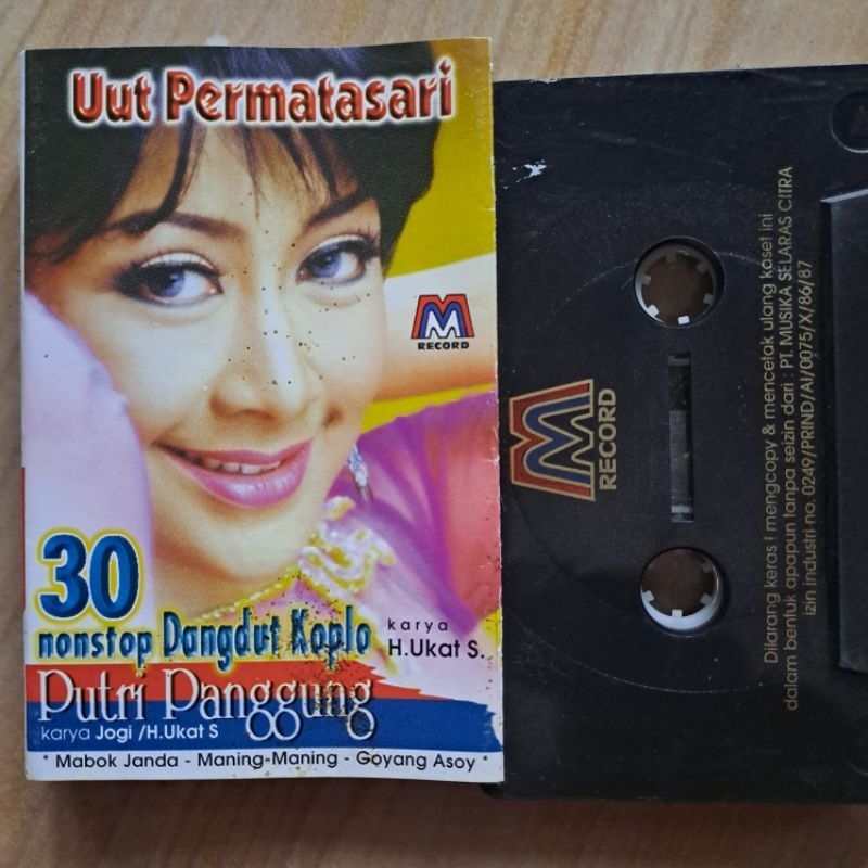 Jual Kaset Dangdut Uut Permatasari Album 30 Nonstop Putri Panggung ...