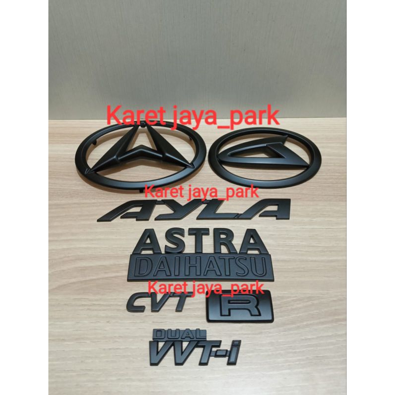 Jual Emblem tulisan logo daihatsu Ayla 2023-2025 set komplit hitam doff ...
