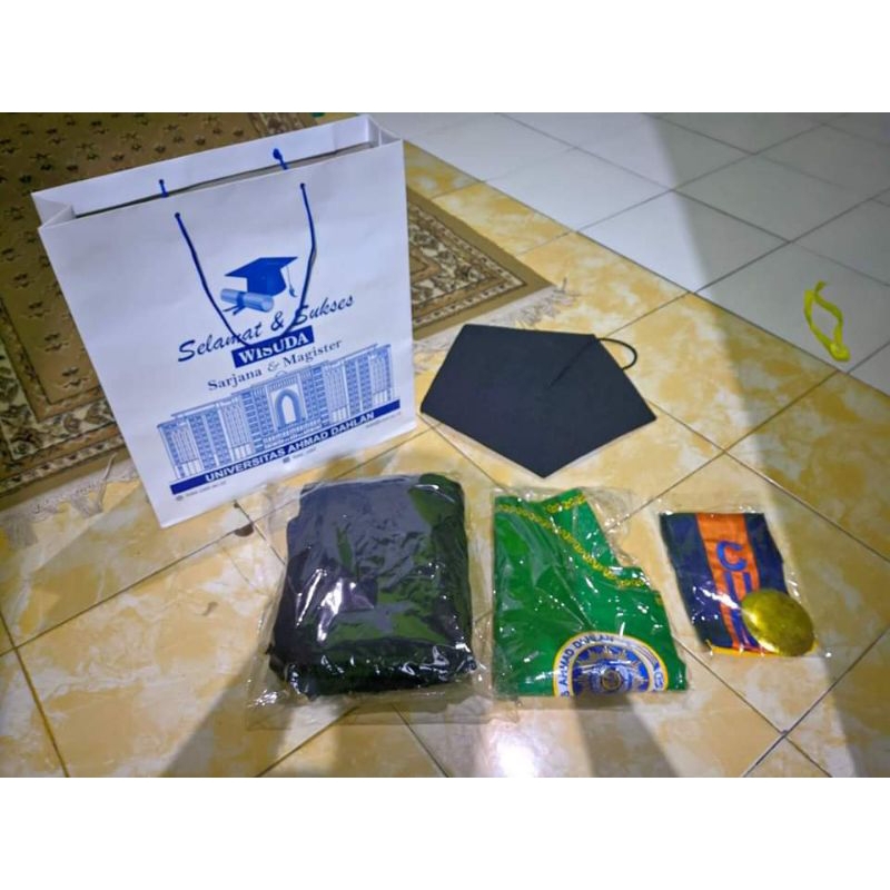 Jual Toga Pakaian Wisuda UAD Fullset | Shopee Indonesia