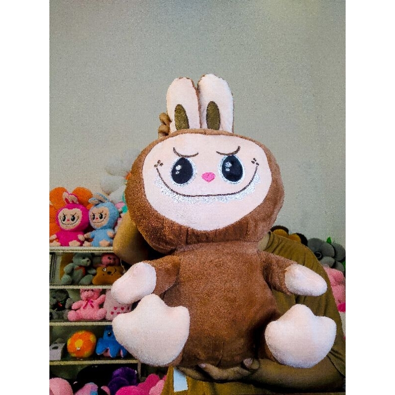 Jual Boneka Karakter Labubu Viral Jumbo 80 cm yang cocok untuk kado dan ...