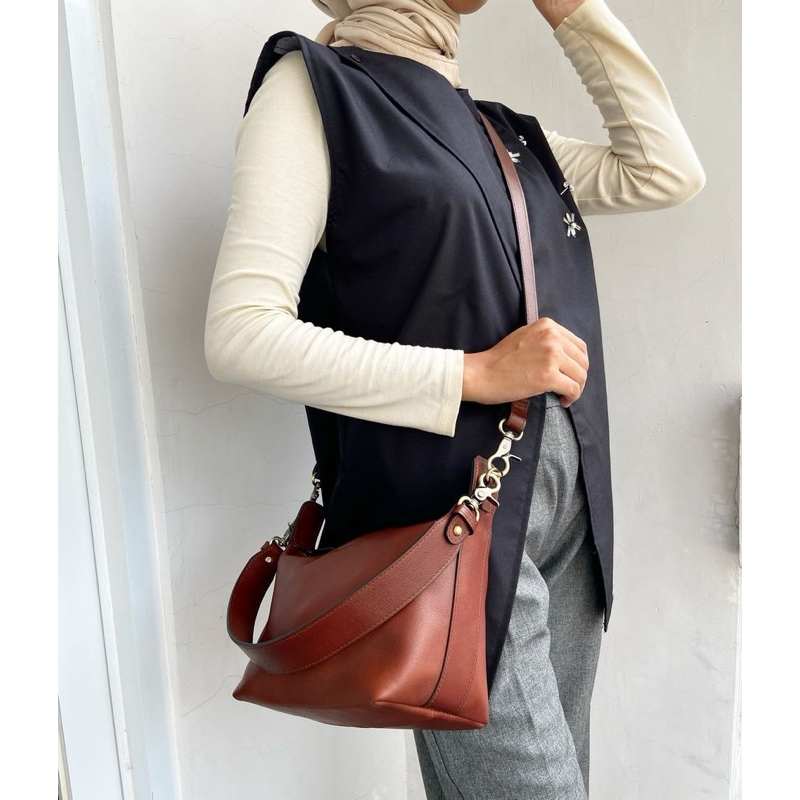 Jual Pepari Leather Tas Wanita Kulit Sapi SlingBag PA - 134 | Shopee ...