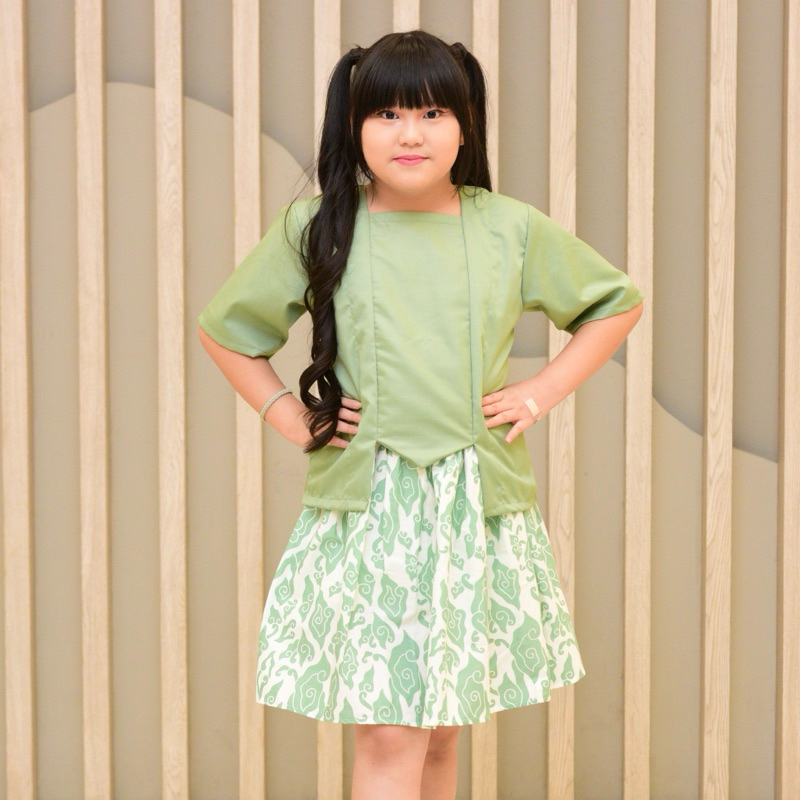 Jual NEW SETELAN KEBAYA KARTINI KUTUBARU KAIRA MEGAMENDUNG TOYOBO ...