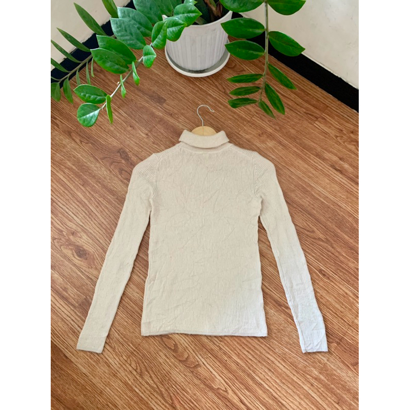 Jual Uniqlo Manset Inner Knit Basic Cream BW Turtleneck | Shopee Indonesia