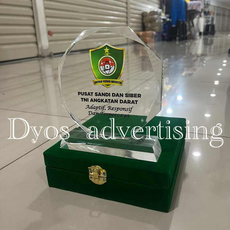 Jual Plakat Acrylic Diamond Plakat akrilik custom kenangan + Box ...