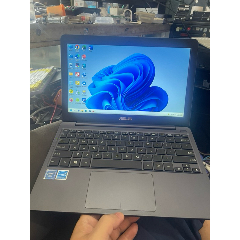 Jual laptop Asus E203M second celeron 128gb ssd | Shopee Indonesia