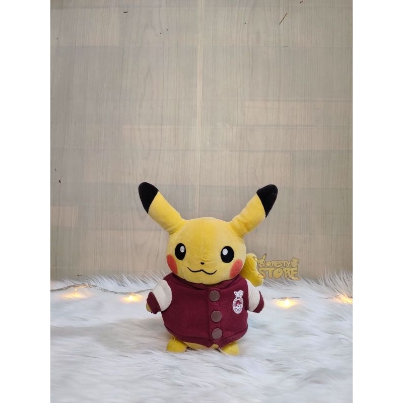 Jual Boneka Pokemon Pikachu Red University Logo - Pokemon Center ...