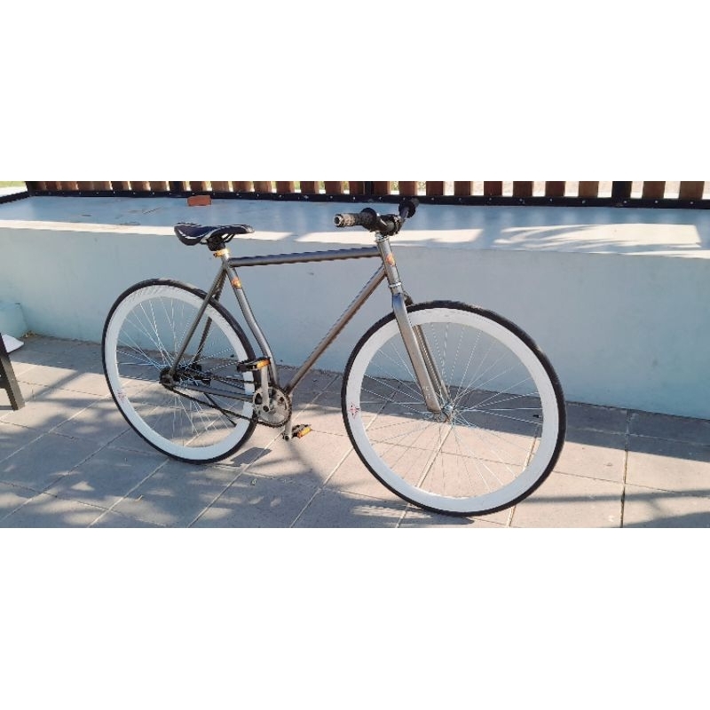 Jual sepeda fixie warna silver kondisi 90% seperti di foto | Shopee ...