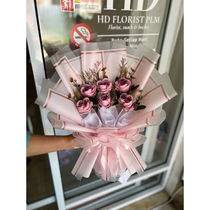 Jual bucket mawar artificial size 47cm |Bucket palembang | Bunga ...