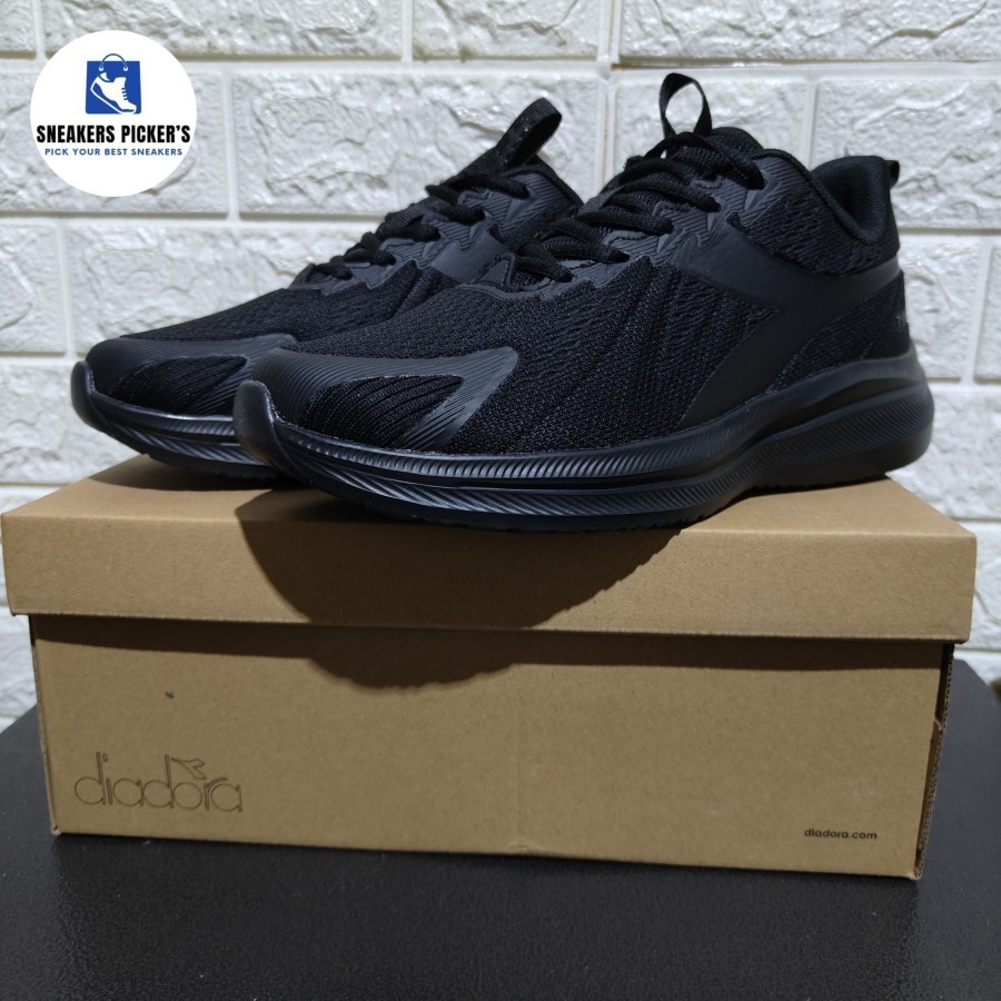 Jual Sepatu lari Diadora Kanguru Men's Running Shoes - Black - ORIGINAL ...