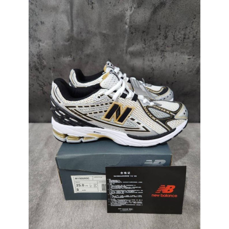 Jual Sepatu Sneakers New Balance 1906R White Metallic Gold | Shopee ...