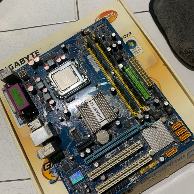 Jual paketan motherboard g31 gigabyte core 2 quad q6600 ram 4gb ...