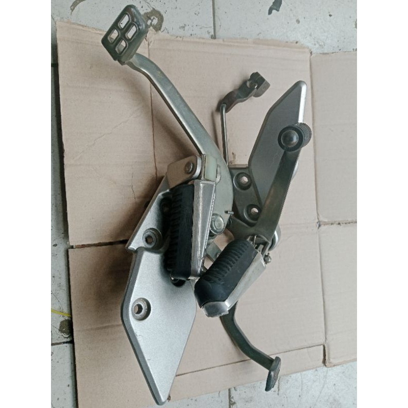 Jual STEP PINJAKAN DEPAN YAMAHA VIXION NEW 1PA COPOTAN ORIGINAL ...