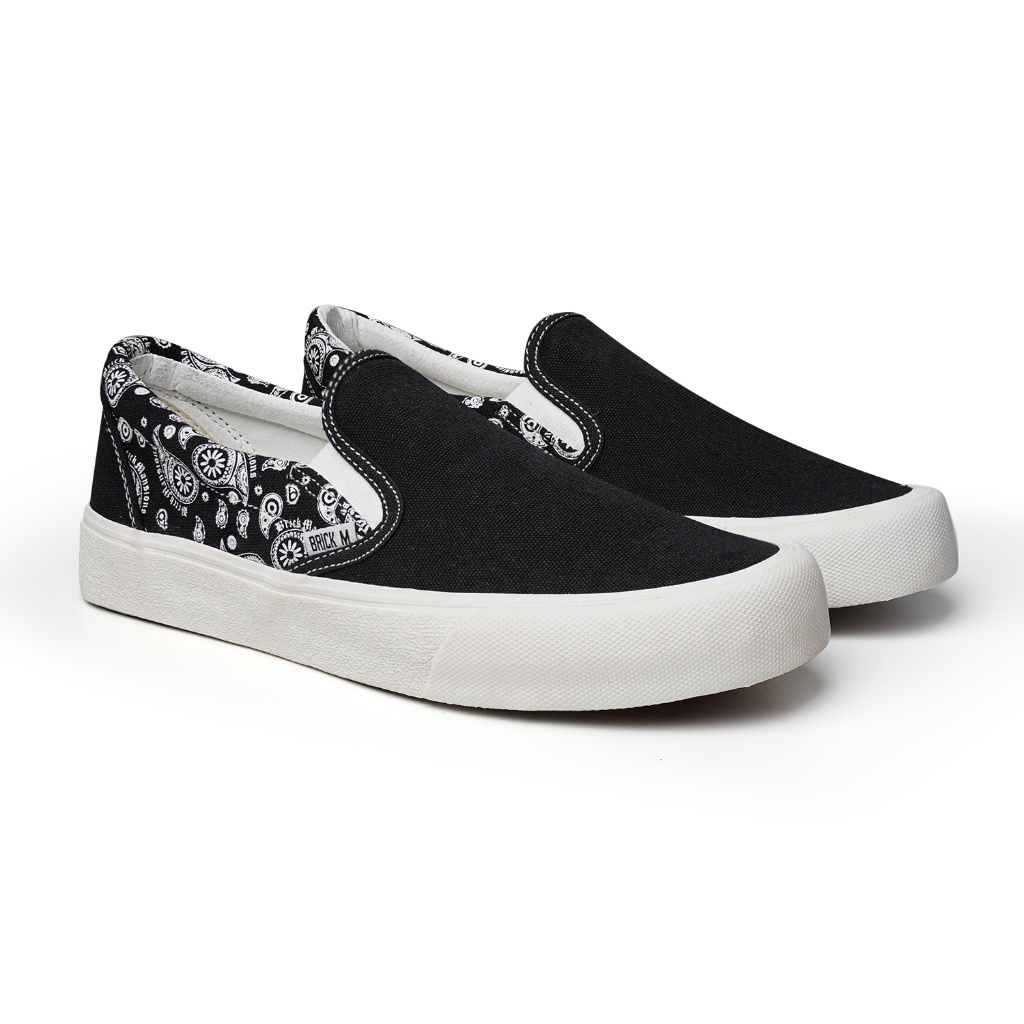 Jual Brick Mansions - Mission Side Paisley Black White Sepatu Slip On ...