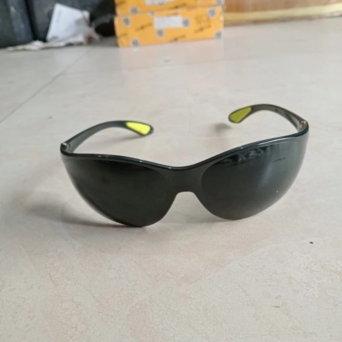 Jual Kacamata Safety Kacamata Las Hitam Kacamata Hitam Safety Glasses ...