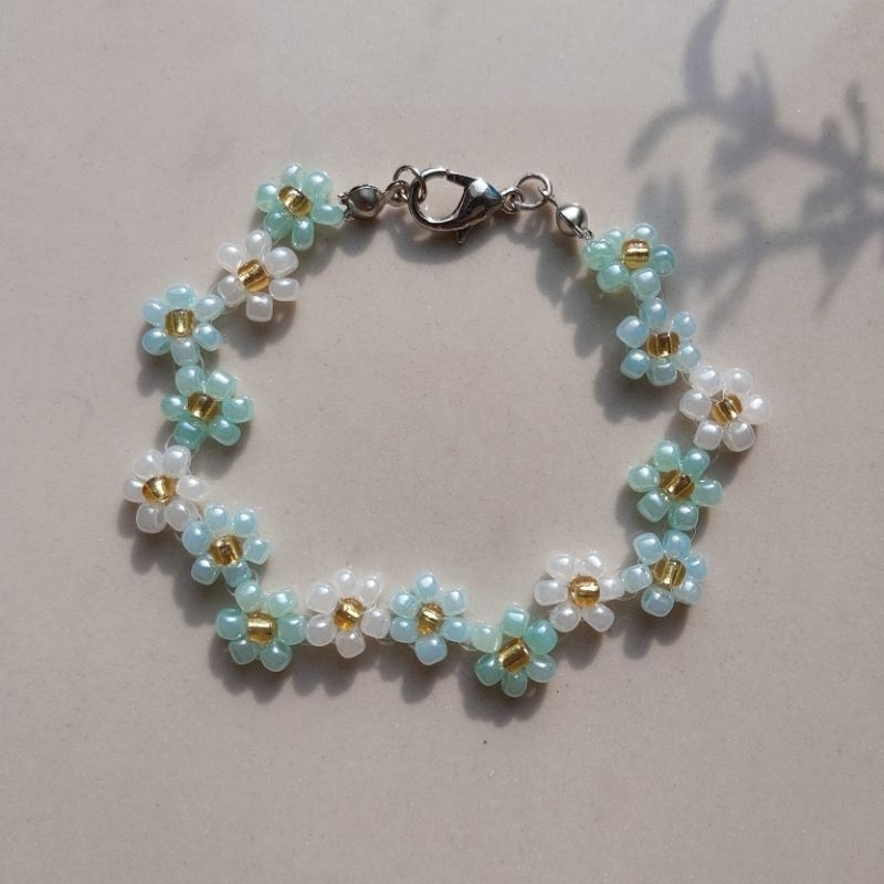 Jual Gelang Manik - Manik Daisy / Daisy Beaded Bracelet / Aesthetic ...