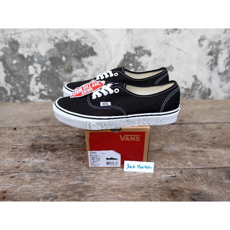 Jual VANS AUTHENTIC BLACK WHITE RESMI PT NAVYA | Shopee Indonesia