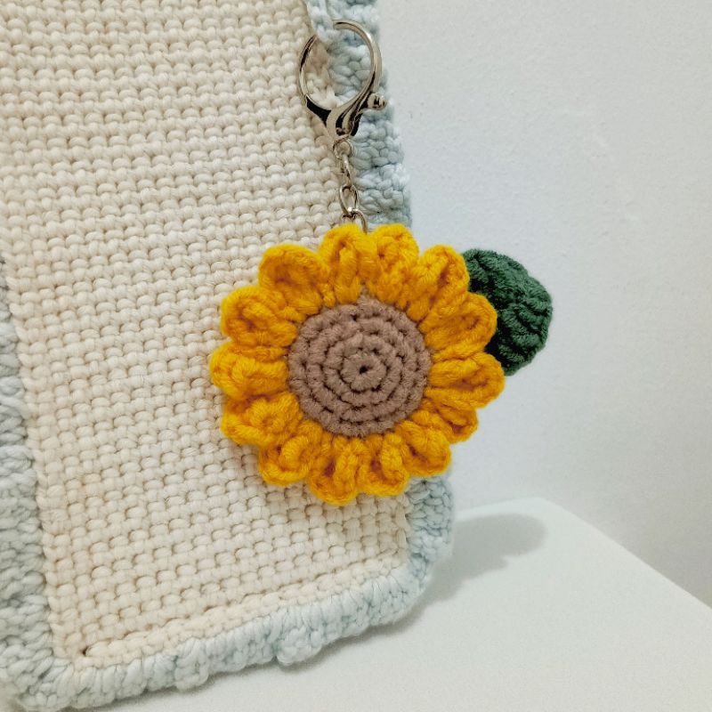 Jual Sunflower Bag Charm Crochet _ Sunflower keychain _ Bunga Matahari ...