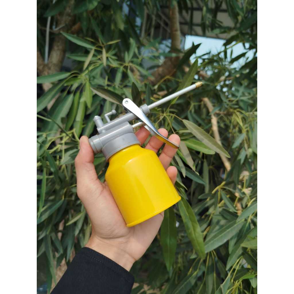 Jual OIL CAN KALENG 250CC - BOTOL POMPA SEMPROT OLI 300 CC - OLI CAN ...