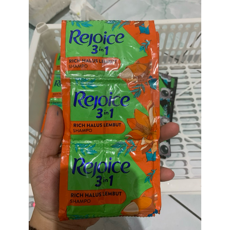 Jual { 1 renceng isi 12x2 } Shampoo Rejoice 10ml | Shopee Indonesia