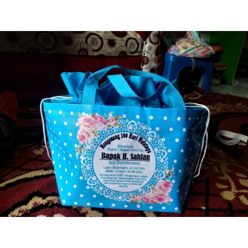 Jual tas berkat serut banner custom/tas hajatan dus nasi 20x20 cm ...