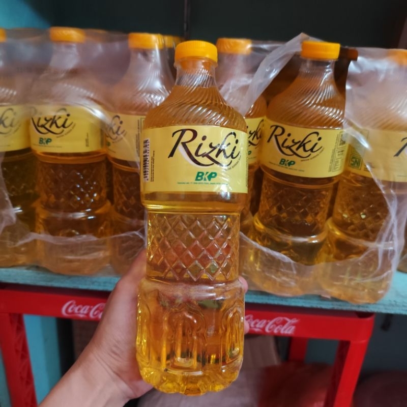 Jual Minyak goreng Rizki 1 botol 900ml @pcs | Shopee Indonesia