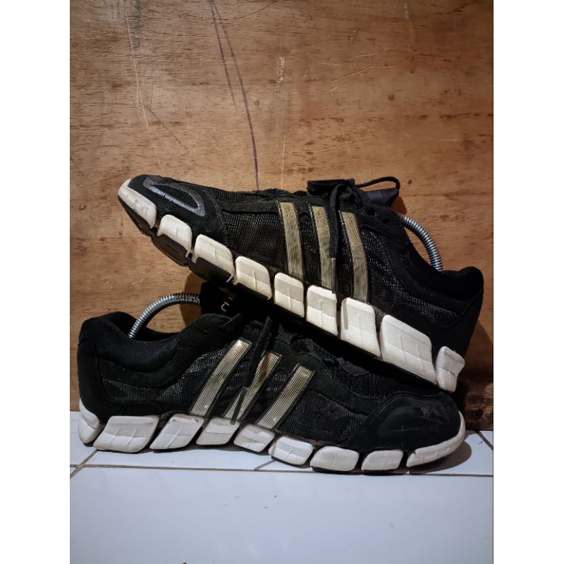 Jual sepatu ad*das second | Shopee Indonesia