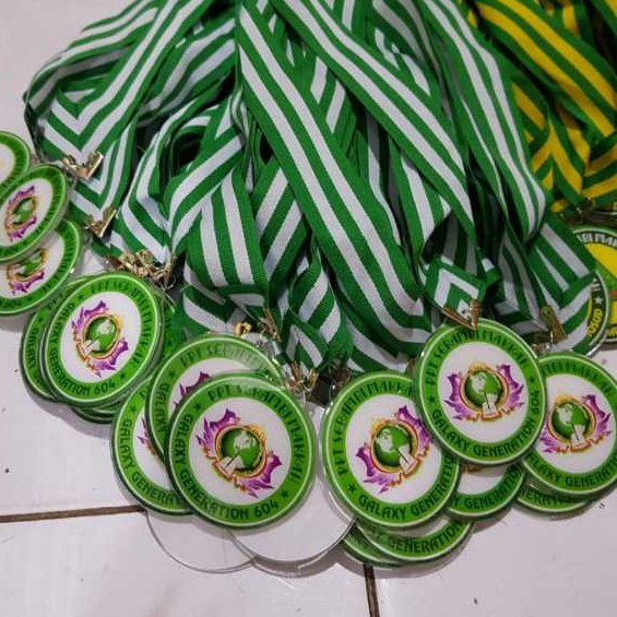 Jual SEHARI JADI Medali Custom / MeNdali Perlombaan kelulusan sekolah ...