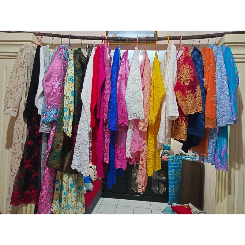 Jual [PRELOVED/USED] JUAL KEBAYA BROKAT TRADISIONAL MODERN BERBAGAI MODEL MURAH UNTUK PESTA ...