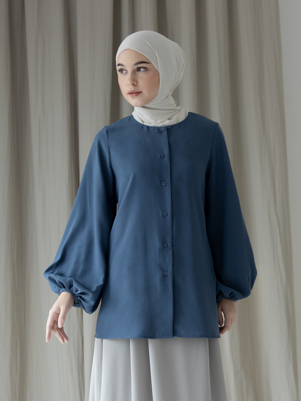 Jual Kalinda by Aska Label - Atasan blouse wanita basic polos bahan crepe full kancing busui ...