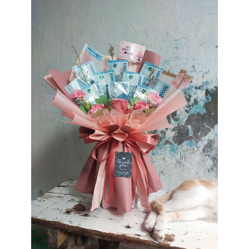 Jual Boquet bucket isi uang 10 lembar pecahan 50rb | Shopee Indonesia