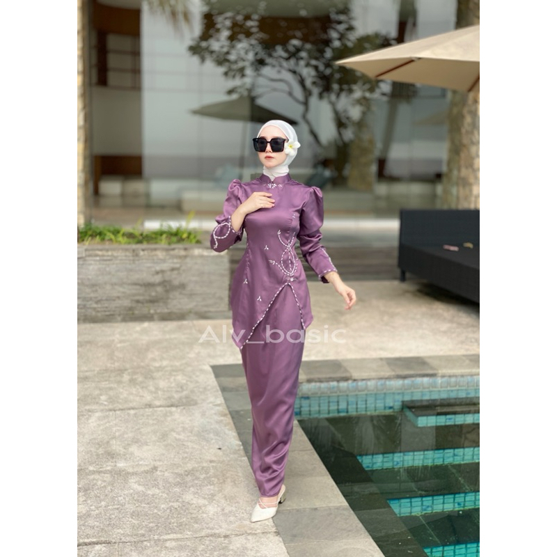 Jual Zayna kurung melayu by ALV_BASIC | Shopee Indonesia