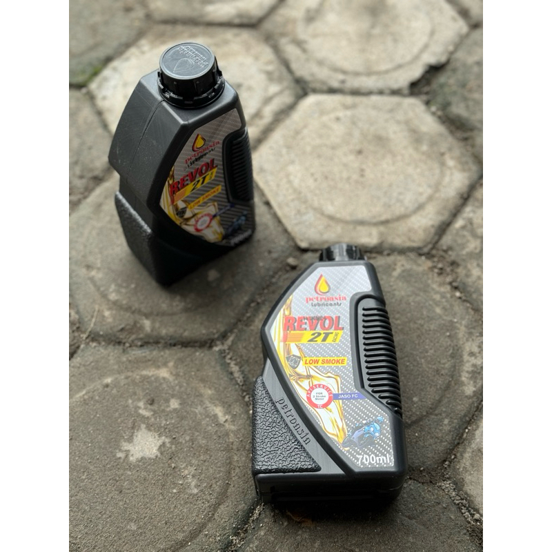 Jual oli samping 2stroke REVOL petroasia black 700ml | Shopee Indonesia