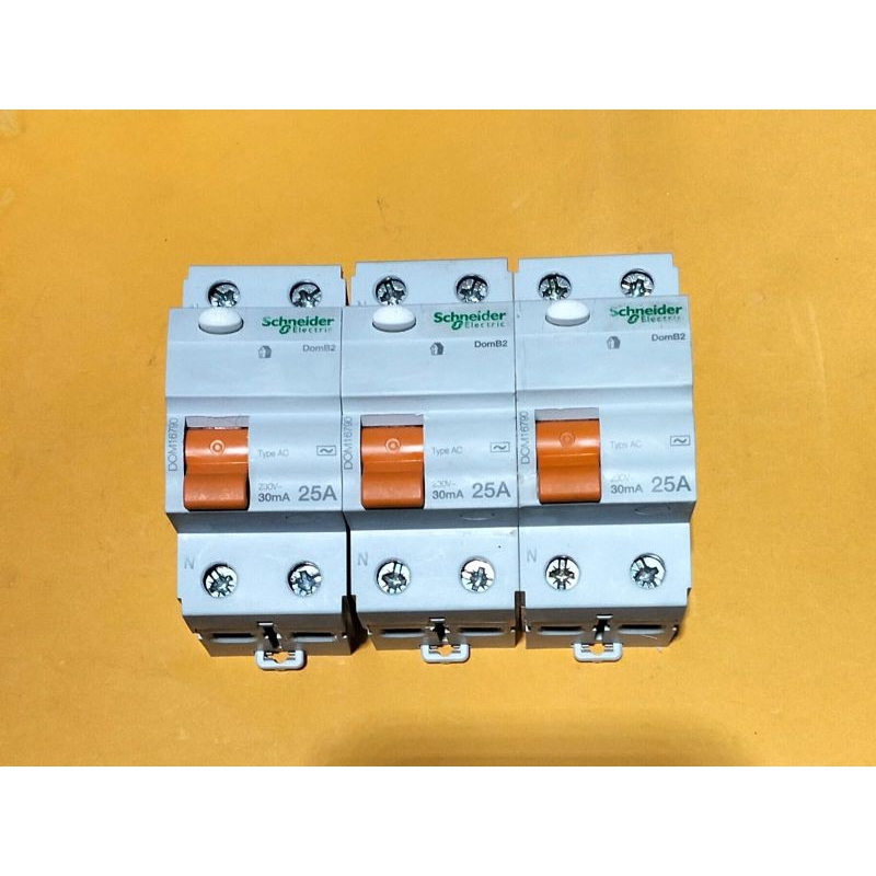 Jual elcb/rccb 2pas 25A 30mA Domae Schneider original | Shopee Indonesia